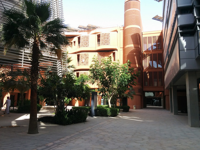 Masdar Institute and MIT partner up to develop non-aqueous flow battery ...