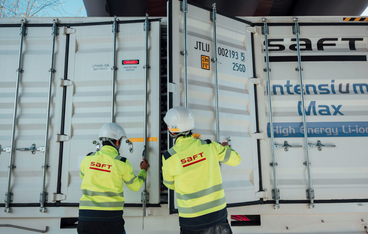 Data centre battery news from Saft, Microsoft, ZincFive, ABB