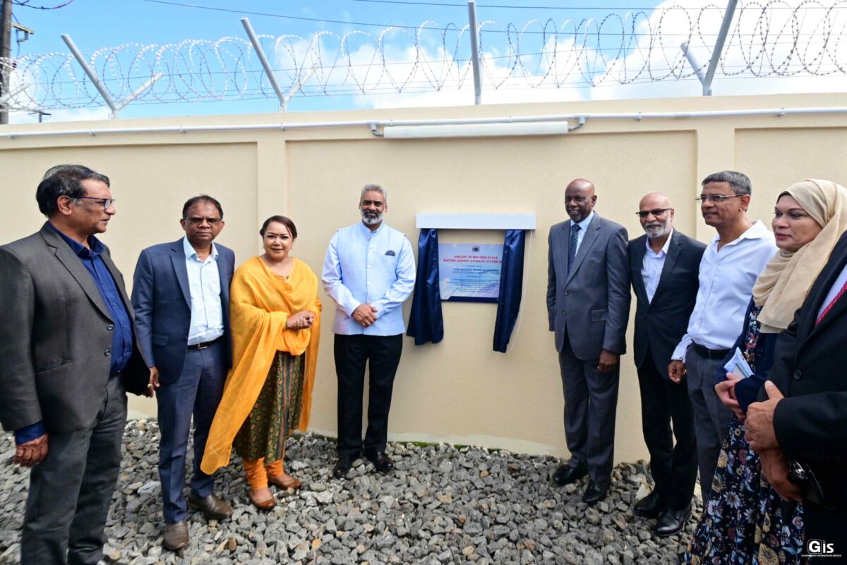 Mauritius energy minister inaugurates 20MW BESS