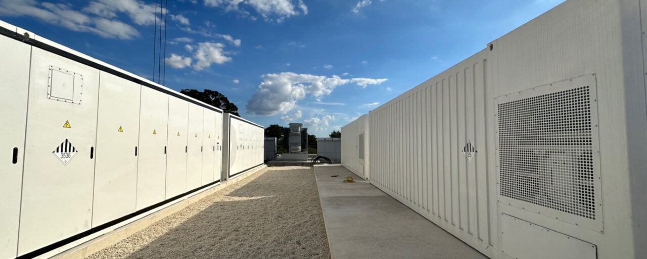 Lightsource bp sells 800MWh of co-located battery storage - Energy ...